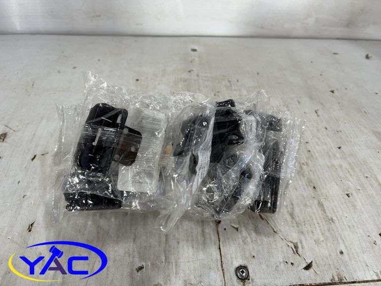 Assorted Hinges - YAC Auctions