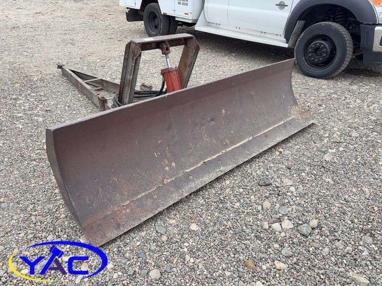 8' Leon Dozer Blade, Frame & Cylinder of 4020 D - YAC Auctions