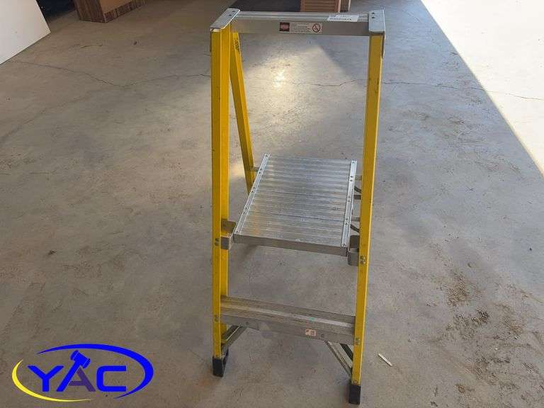 Featherlite Two Step Stool - Damage - YAC Auctions