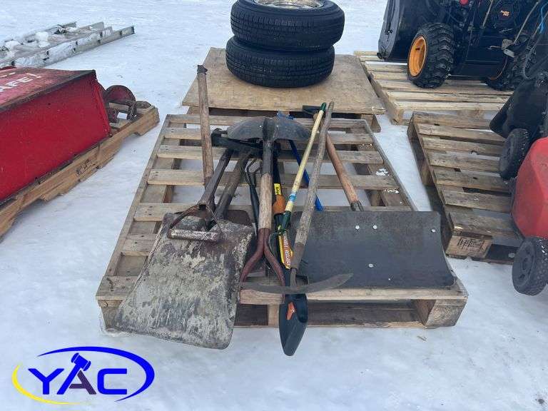 Pallet of Assorted Garden Tools - YAC Auctions