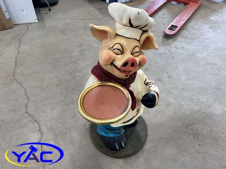 Pig Chef Statue - YAC Auctions