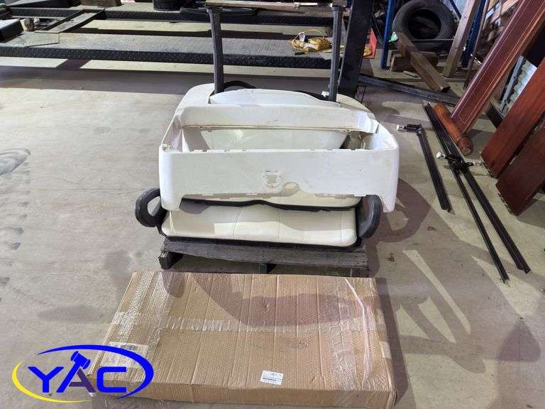 Cub Car Precedent Parts - YAC Auctions