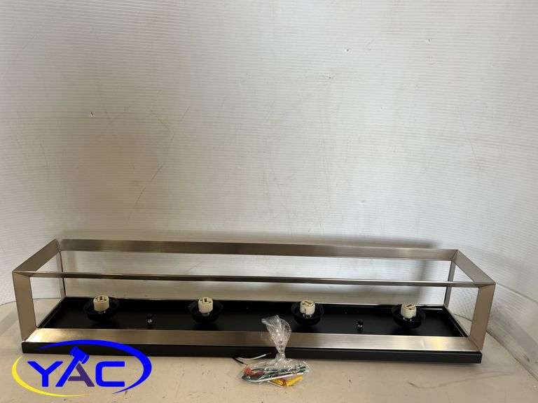 Leo Vanity Light - YAC Auctions