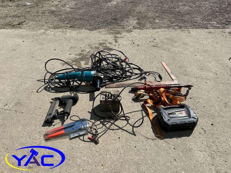 Box of Misc Items - YAC Auctions