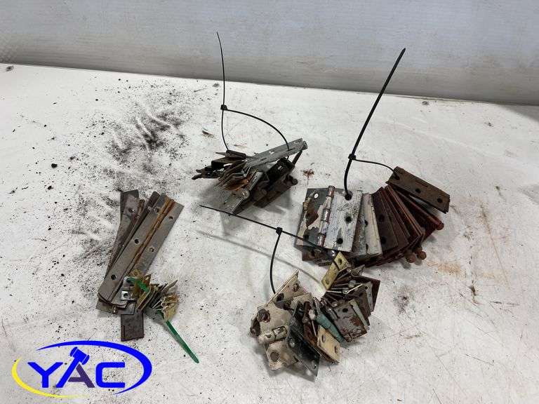 Assorted Smaller Hinges - YAC Auctions