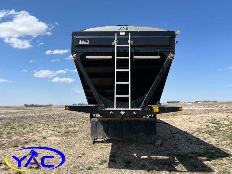 2010 CASTLETON TRI-AXLE GRAIN TRAILER - YAC Auctions
