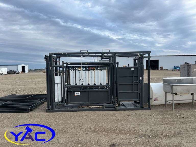12' Squeeze Gate - YAC Auctions