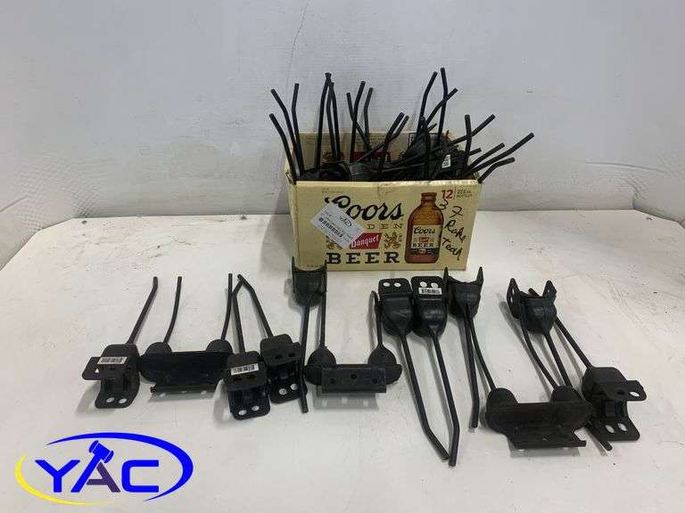 37 John Deer Hay Rig Teeth - YAC Auctions