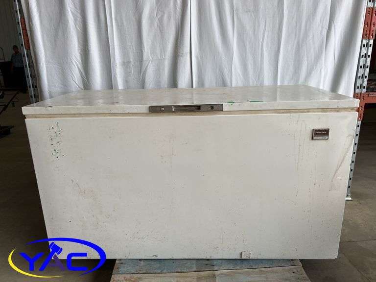 23 Cubic Foot Moffat Chest Freezer - YAC Auctions