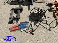 Box of Misc Items - YAC Auctions