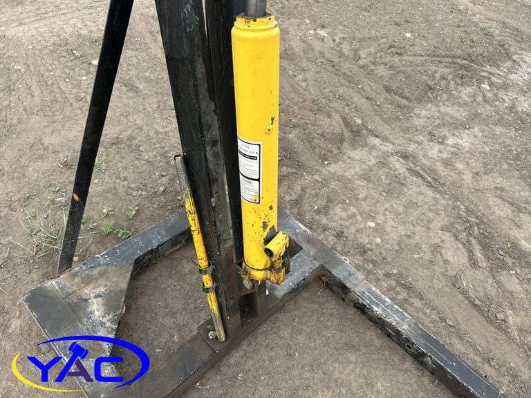 Crown Engine Hoist/ Cherry Picker - YAC Auctions