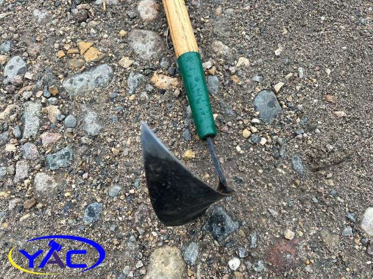 Lee Valley Specialty Hoe - YAC Auctions