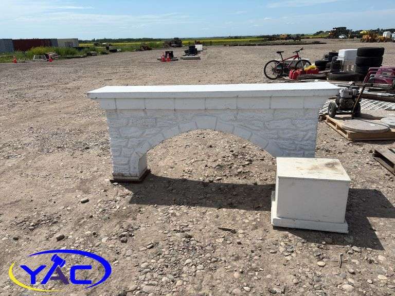 8' Reception Arch W/ Flower Stand - YAC Auctions