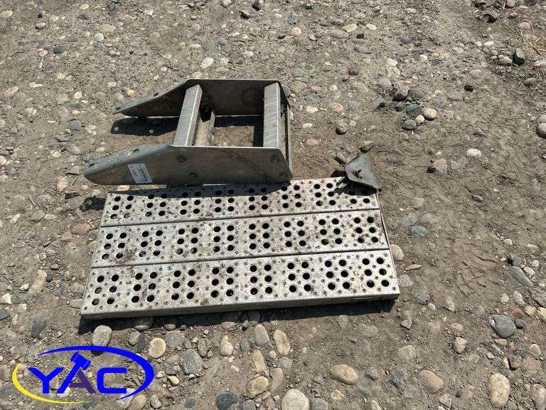 Semi Truck Steps - YAC Auctions