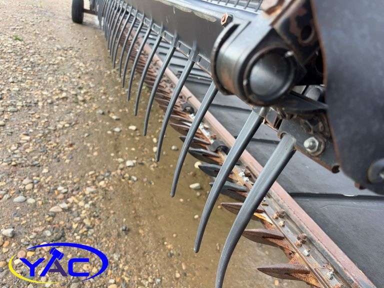 MACDON 960 36' HEADER W/ TRANSPORT - YAC Auctions