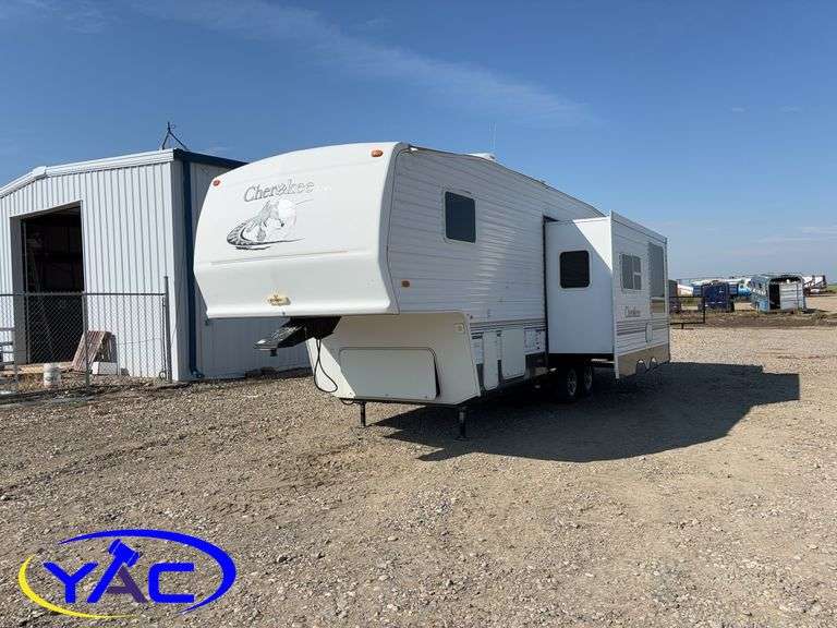 2005 FOREST RIVER CHEROKEE FIFTH WHEEL CAMPER - YAC Auctions