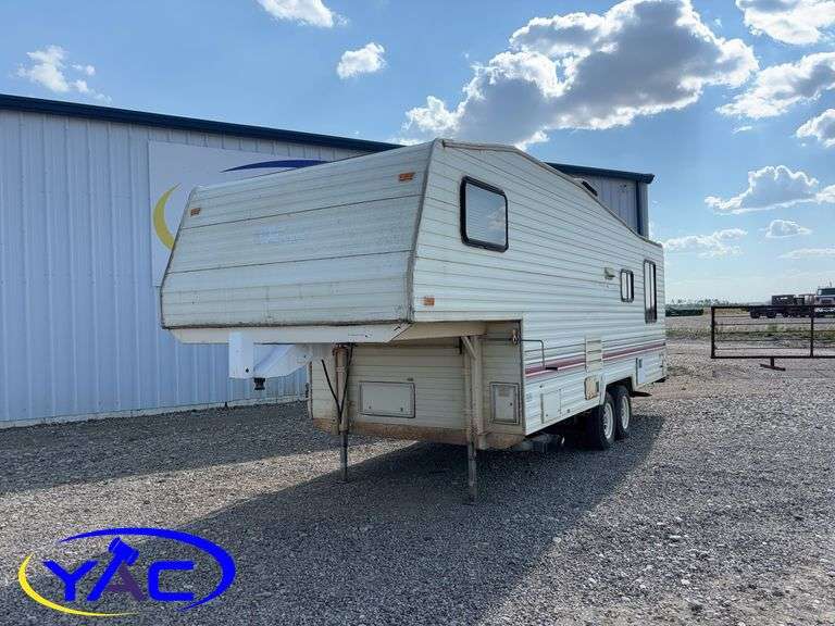 1992 TERRY RESORT FITTH WHEEL CAMPER - YAC Auctions