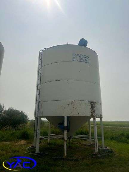 BADER FERTILIZER BIN - APPROX. 50 TON W/ FAN - YAC Auctions