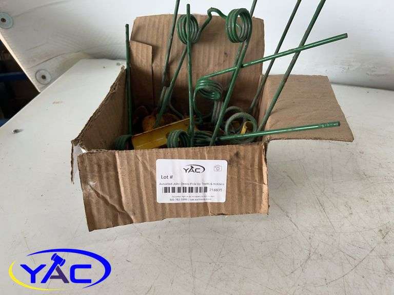 Assorted John Deere Pick Up Teeth & Holders - YAC Auctions