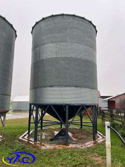 Westeel-Rosco Hopper Bin On Stand - YAC Auctions