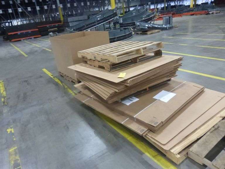 Lot of Assorted Cardboard Boxes and Slips - Yellow Tag Auctions