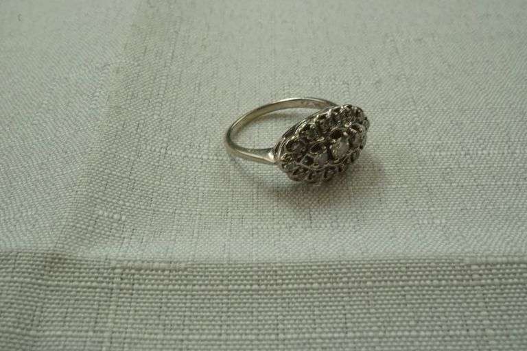 14k White Gold Ring w/Diamonds - Yellow Tag Auctions