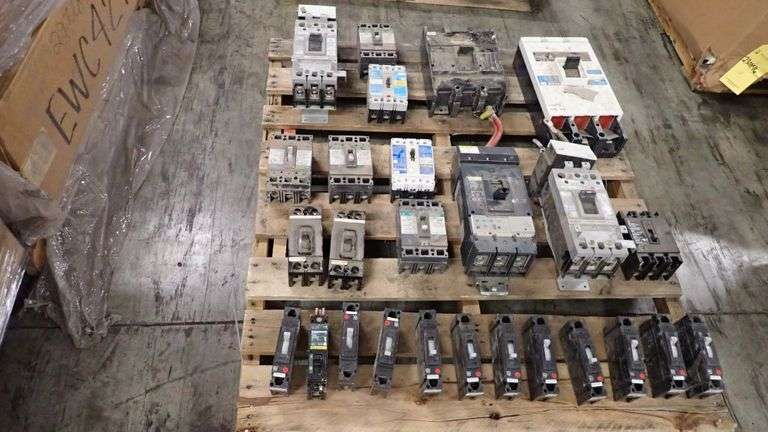 Lot of Assorted Circuit Breakers - Yellow Tag Auctions