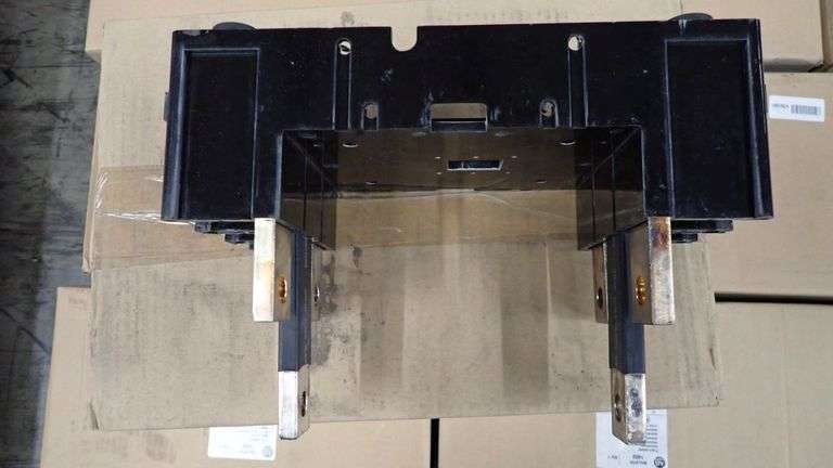 Lot of (10) AB Quality Plug-In Adapters - Yellow Tag Auctions