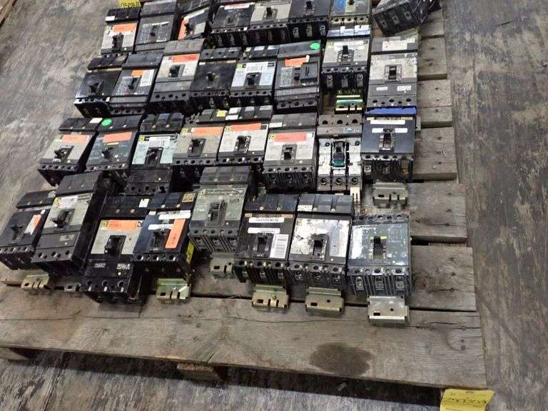 Lot of Assorted Circuit Breakers - Yellow Tag Auctions