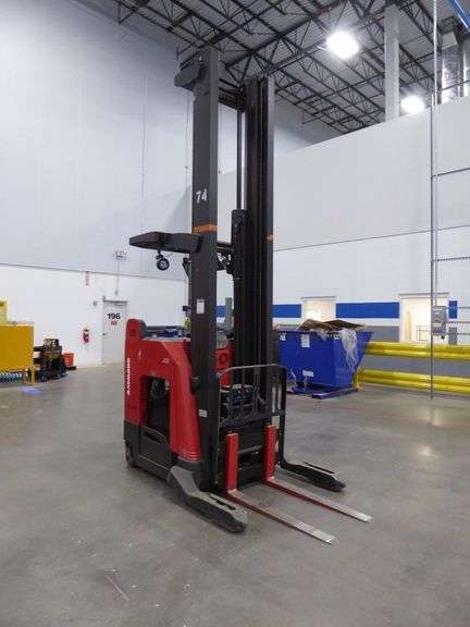 Raymond 7500 Universal Stance Reach Forklift - Yellow Tag Auctions
