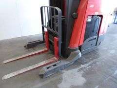 Raymond 7500 Universal Stance Reach Forklift - Yellow Tag Auctions