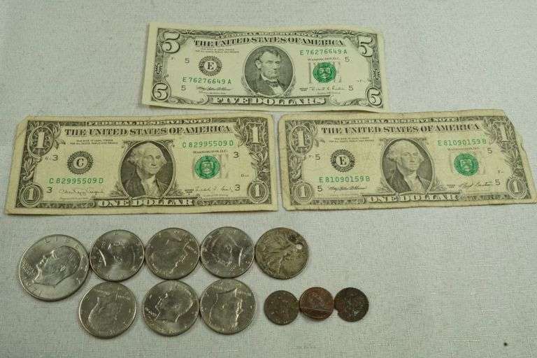 Lot of Assorted Currency - Yellow Tag Auctions