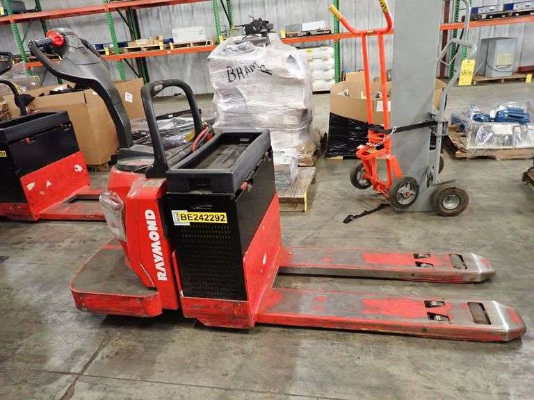 Raymond 8400 Electric Double Rider Pallet Jack with BBI 24V Battery ...