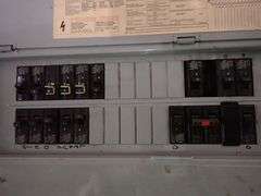 Lot of (2) Siemens 200A Indoor Load Centers with Circuit Breakers ...