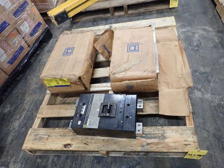 Square D Molded Case 400A Circuit Breaker with (2) Heavy Duty 60A ...