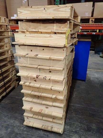 Lot of (25) Wooden Pallets - Yellow Tag Auctions