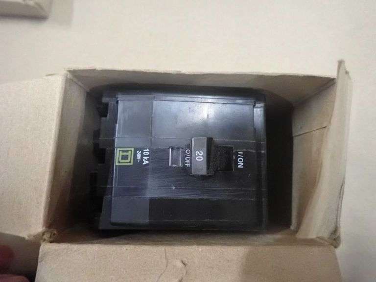 Lot of (11) Square D Circuit Breakers - Yellow Tag Auctions