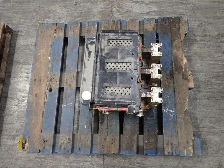 Square D SE Electronic Trip Circuit Breaker - Yellow Tag Auctions
