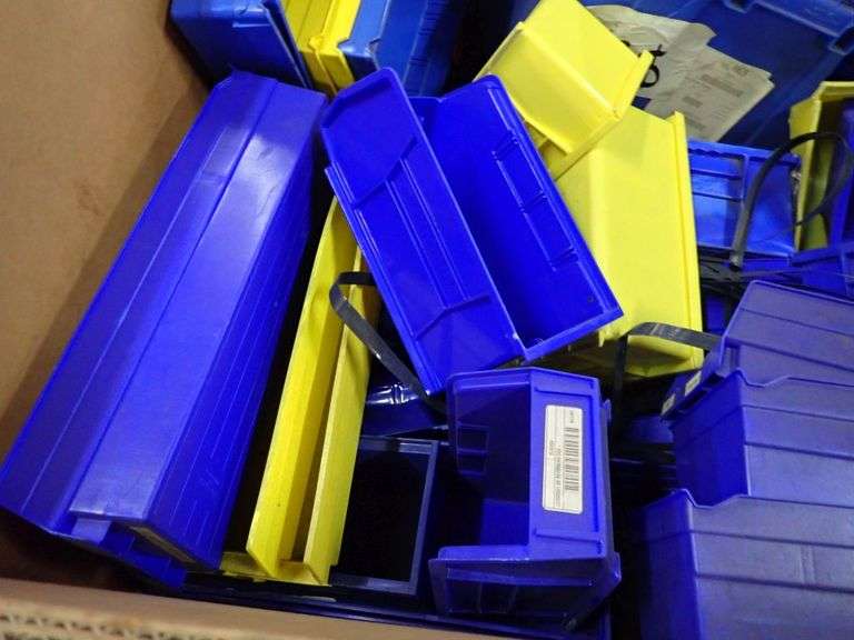 Lot of Assorted Containers - Yellow Tag Auctions