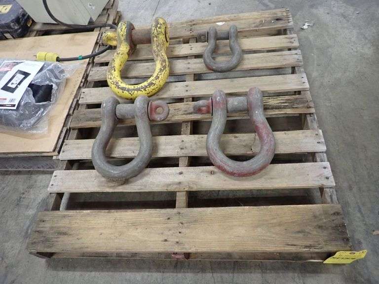Lot of (4) Assorted Bolt Type Anchor Shackles - Yellow Tag Auctions