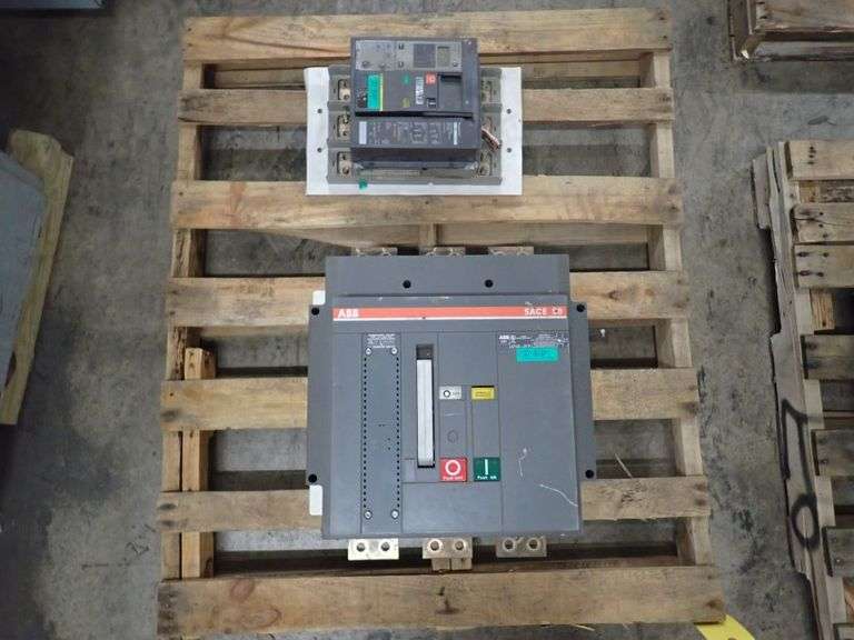 ABB Molded 2500A Case Switch with Square D 1200A Circuit Breaker ...