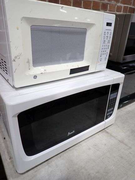 Lot of (8) Assorted Microwaves - Yellow Tag Auctions