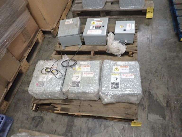 Lot of (6) Hoffman Cutout Boxes - Yellow Tag Auctions