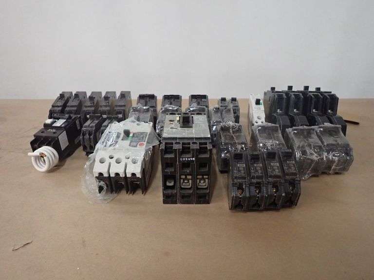 Lot of Assorted Circuit Breakers - Yellow Tag Auctions