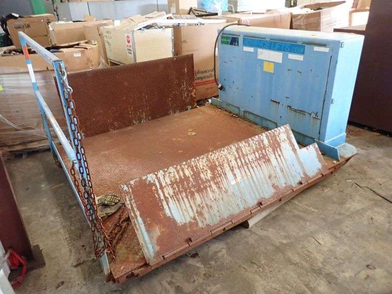 Advance 1055 Top-of-Ground Dock Lift - Yellow Tag Auctions