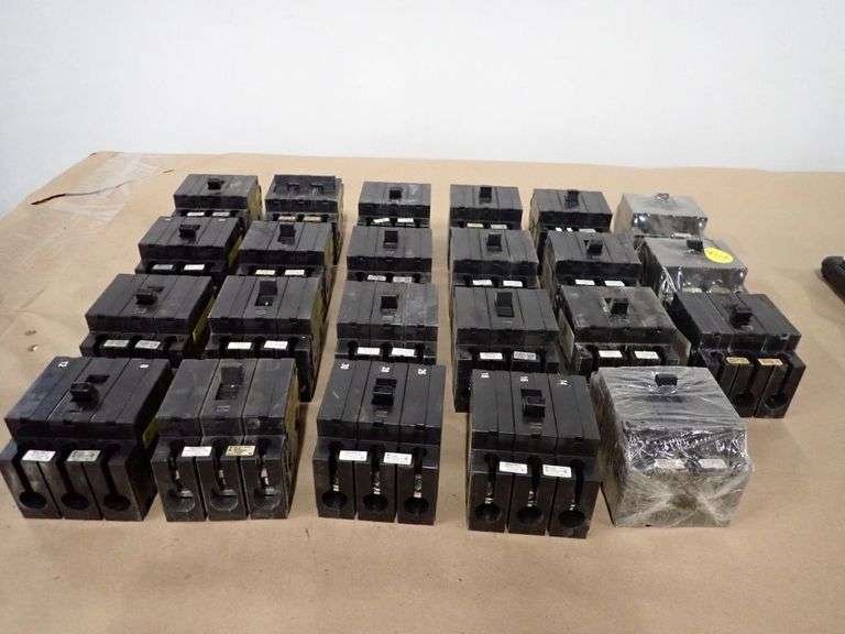 Lot of (23) Square D Circuit Breakers - Yellow Tag Auctions