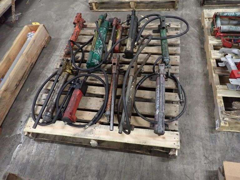 Lot of (10) Hand Pump Grease Guns - Yellow Tag Auctions