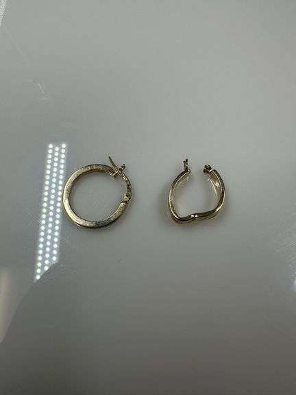 Lot of Assorted Jewelry - Yellow Tag Auctions