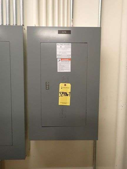 Square D 125A Panelboard with Circuit Breakers - Yellow Tag Auctions