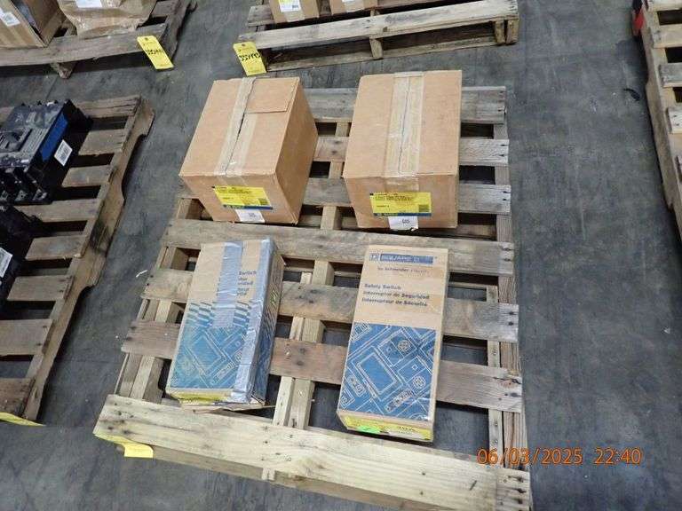 Lot of (4) Square D Electrical Components - Yellow Tag Auctions